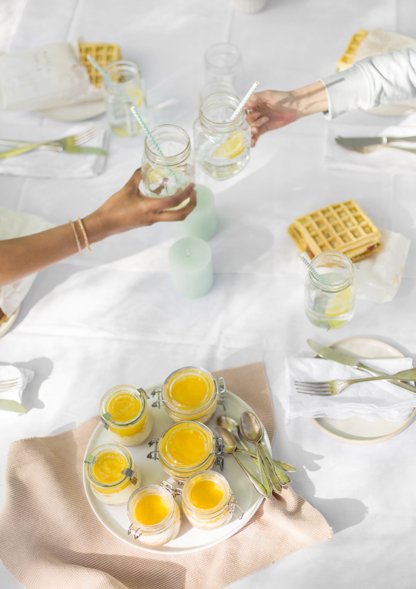 Waffle Party mit Waffle Sandwiches & Cheesecake im Glas – detail lovin